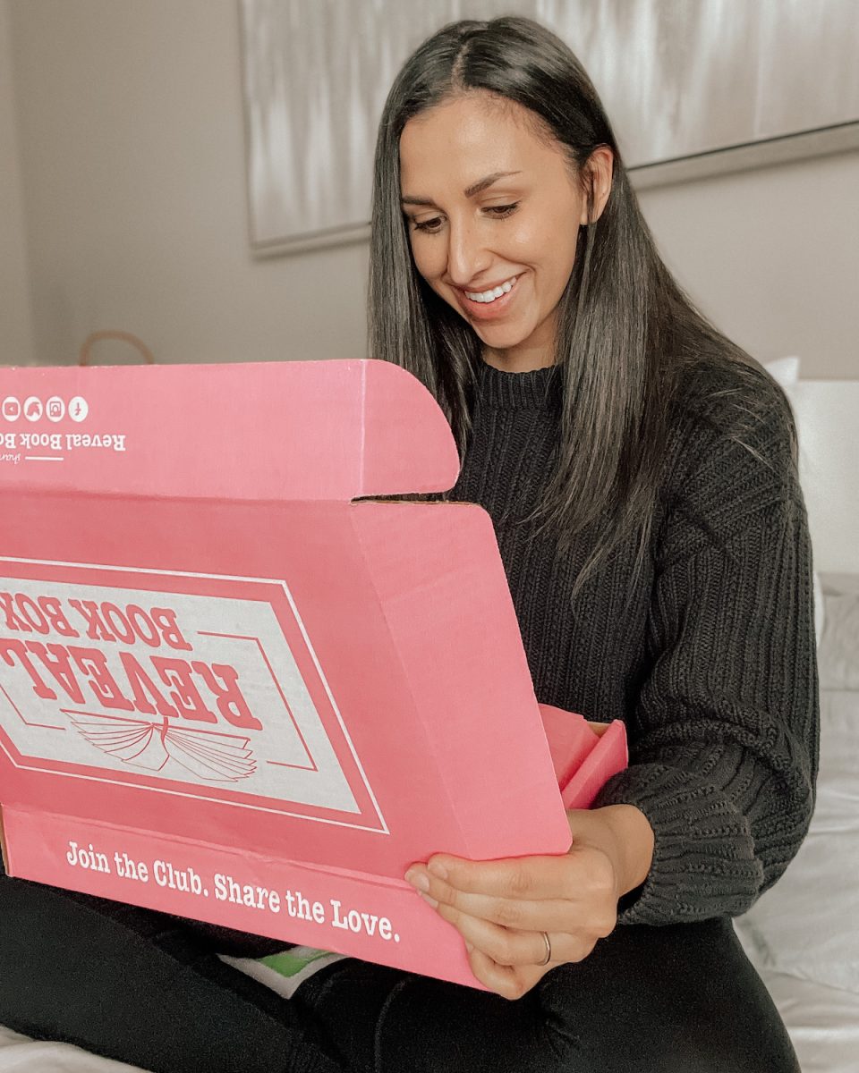 REVIEW: Reveal Romance Book Subscription Box | The Basic Housewife